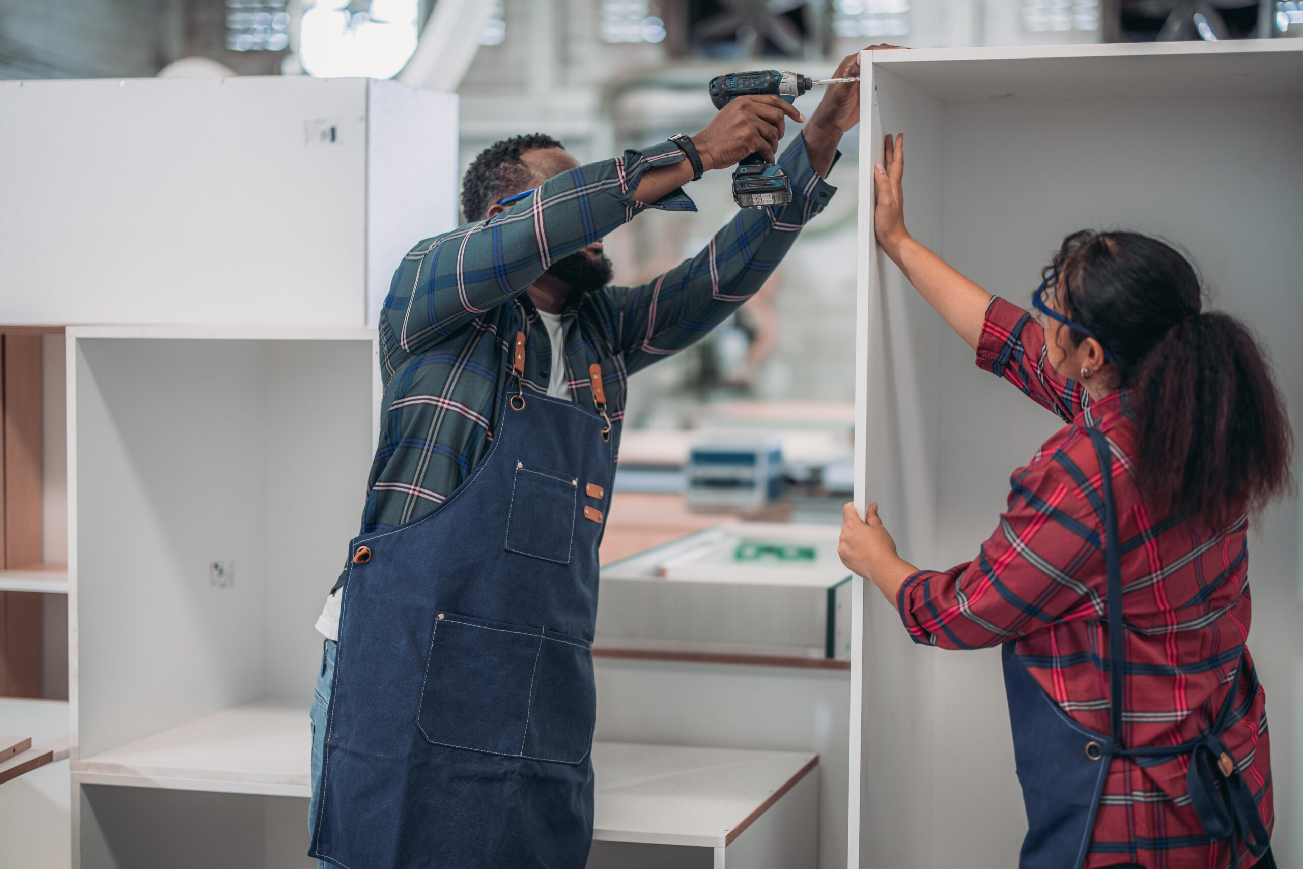 What to Know Before Signing with a Booth Installer?
